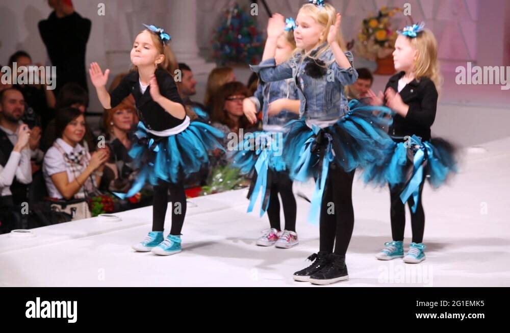 Girls singing on stage Stock Videos & Footage - HD and 4K Video Clips ...