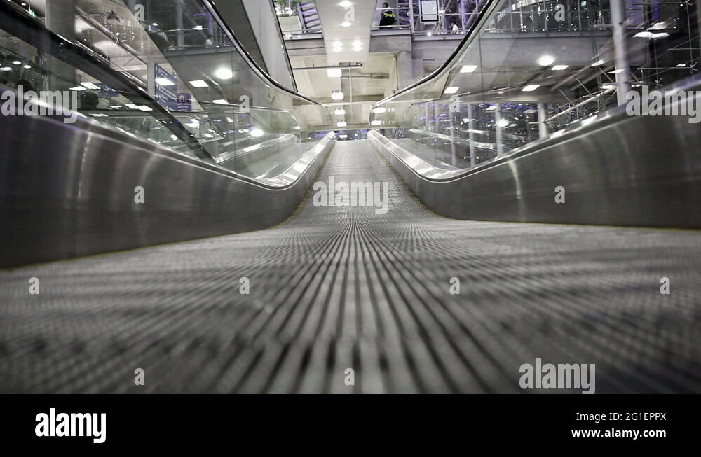 Moving walkway pedestrian airport Stock Videos & Footage - HD and 4K ...