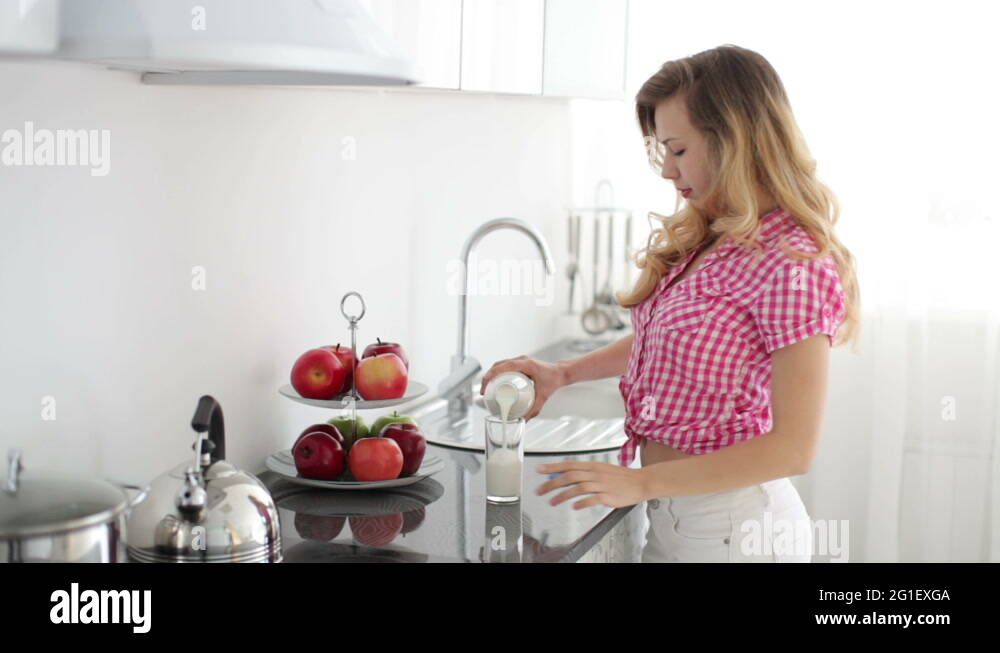 Glass Milk Bottle Sink Stock Videos And Footage Hd And 4k Video Clips Alamy