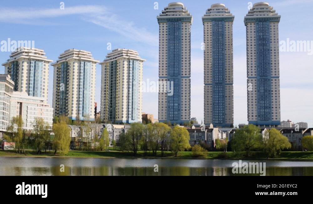 Complex birds Stock Videos & Footage - HD and 4K Video Clips - Alamy