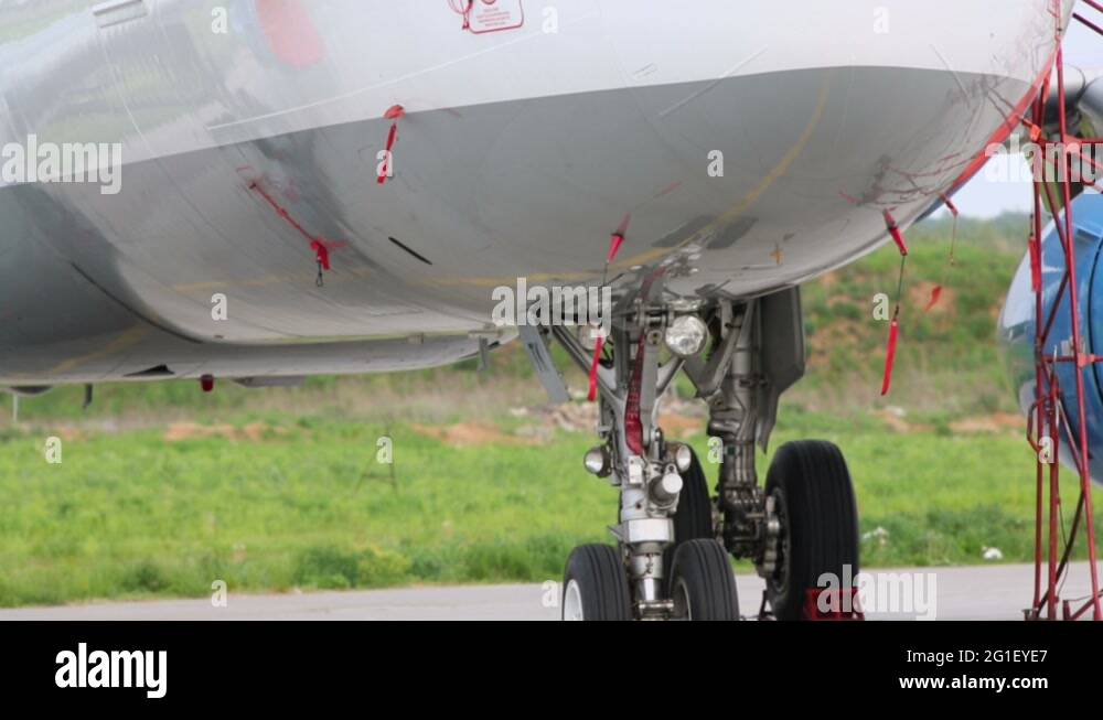 Undercarriage of an aircraft Stock Videos & Footage - HD and 4K Video ...