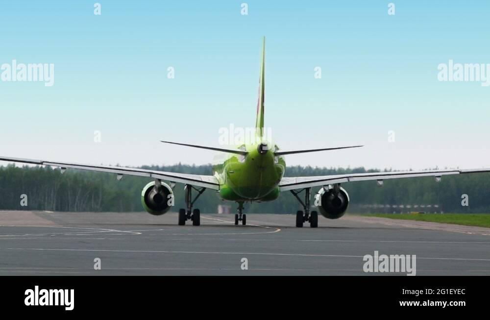 Green aircraft Stock Videos & Footage - HD and 4K Video Clips - Alamy