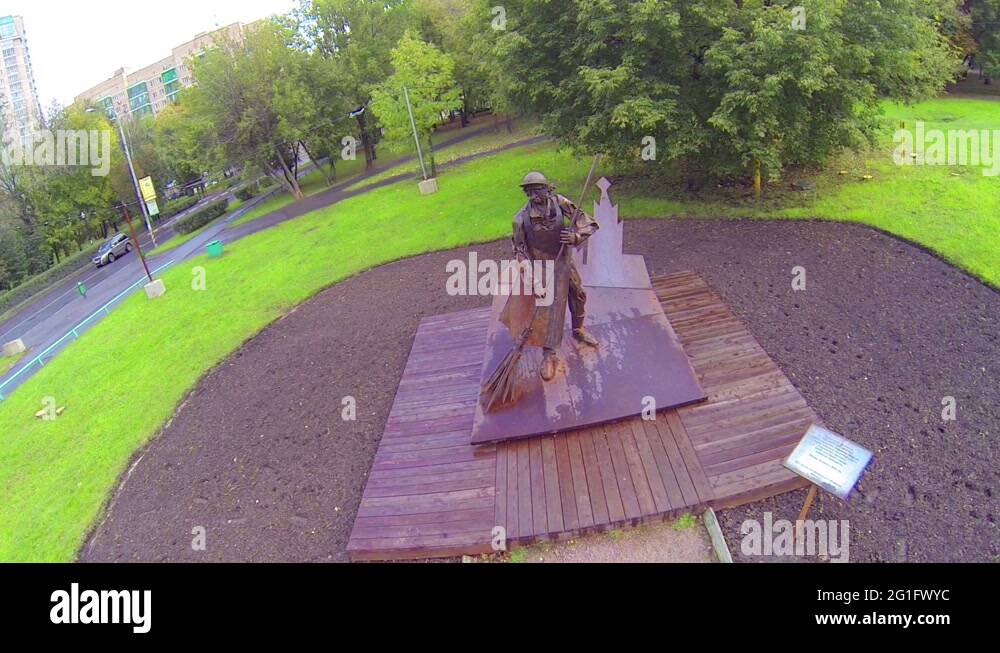 Statue of a worker Stock Videos & Footage - HD and 4K Video Clips - Alamy