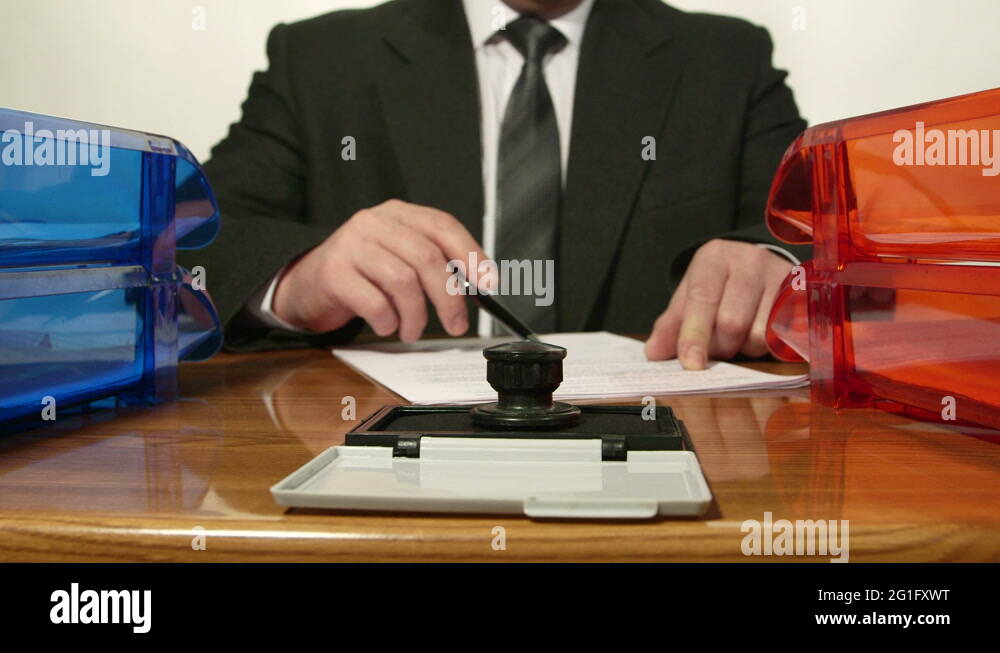 Person reading signs Stock Videos & Footage - HD and 4K Video Clips - Alamy