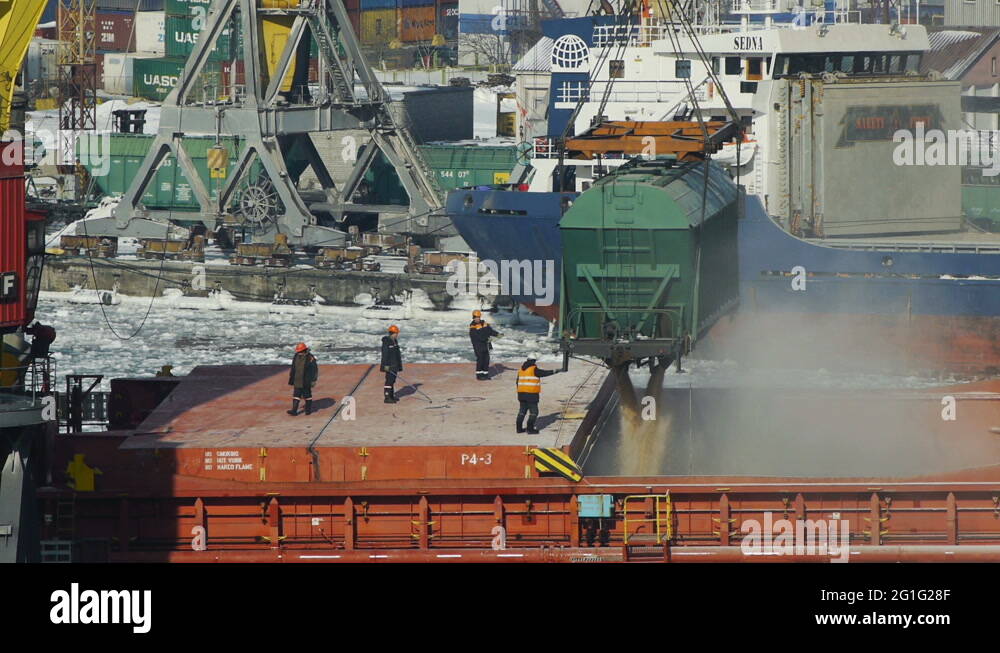 Hopper car unloading Stock Videos & Footage - HD and 4K Video Clips - Alamy