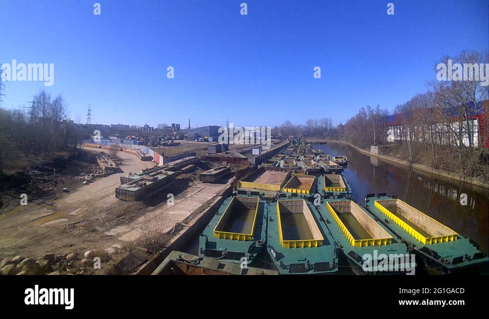 Maintenance barges Stock Videos & Footage - HD and 4K Video Clips - Alamy