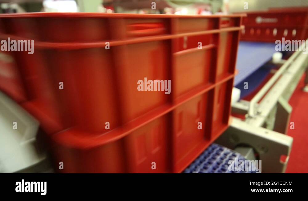 Boxes move Stock Videos & Footage - HD and 4K Video Clips - Alamy