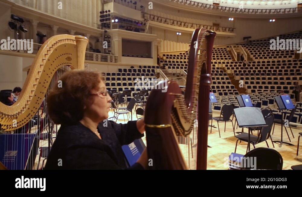 Harpist orchestra Stock Videos & Footage - HD and 4K Video Clips - Alamy