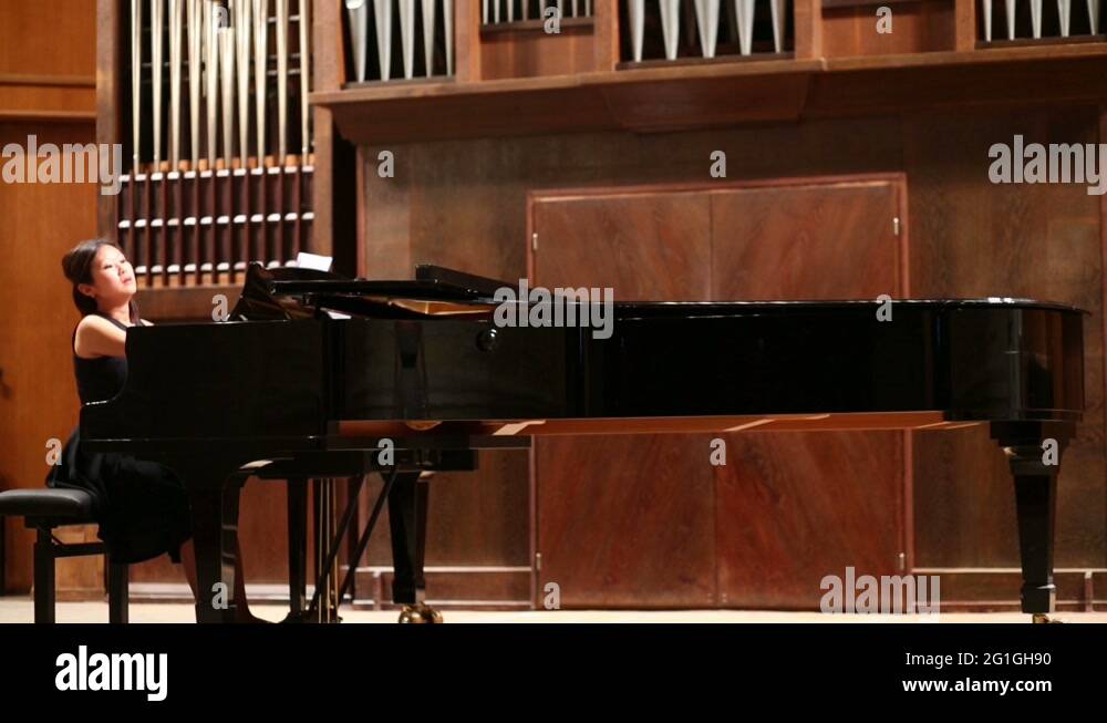 Woman opera singer Stock Videos & Footage - HD and 4K Video Clips - Alamy