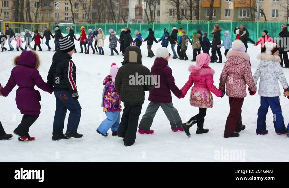 Round dance dance Stock Videos & Footage - HD and 4K Video Clips - Alamy