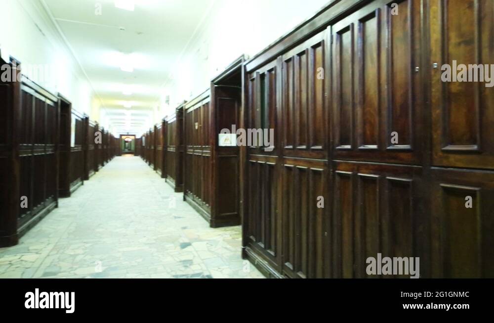 Doors to university Stock Videos & Footage - HD and 4K Video Clips - Alamy