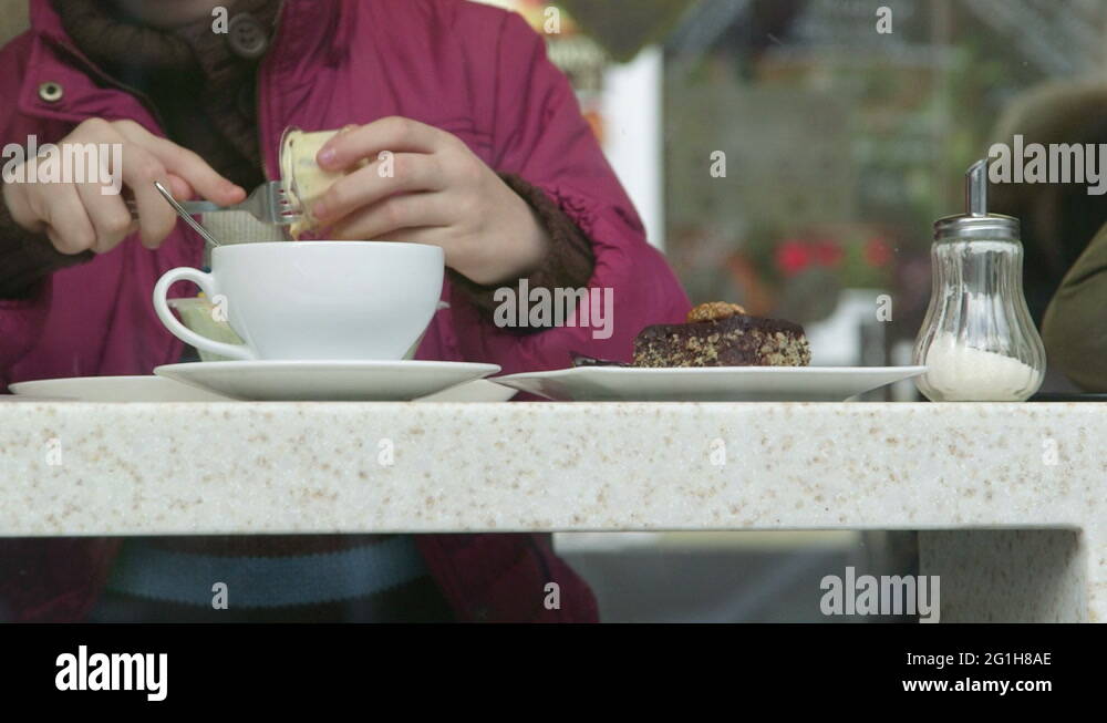 Crowded shop window Stock Videos & Footage - HD and 4K Video Clips - Alamy