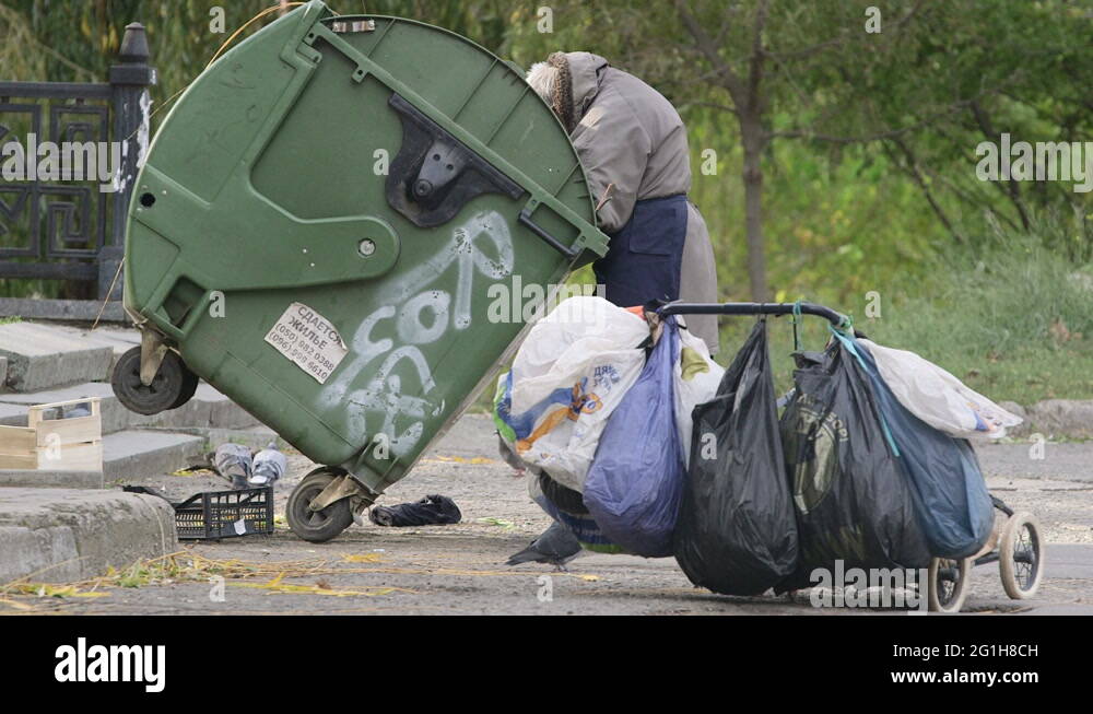 Dumpster trash garbage refuse Stock Videos & Footage - HD and 4K Video ...