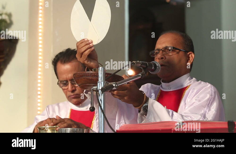 three priests held a wedding ceremony in the Catholic Church in India ...