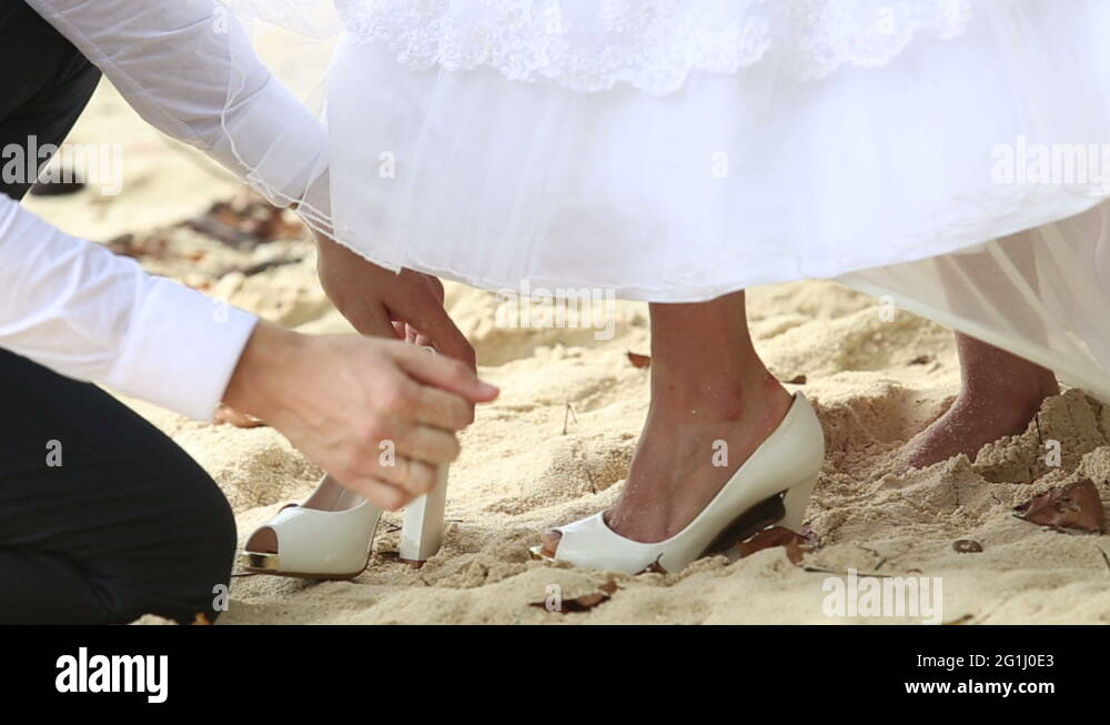 Bride leg Stock Videos & Footage - HD and 4K Video Clips - Alamy
