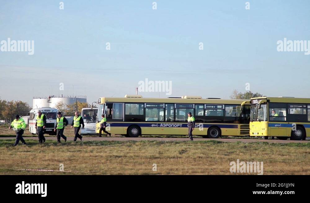 Workers bus Stock Videos & Footage - HD and 4K Video Clips - Alamy