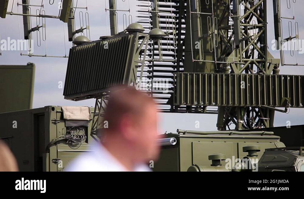 Antenna radar Stock Videos & Footage - HD and 4K Video Clips - Alamy