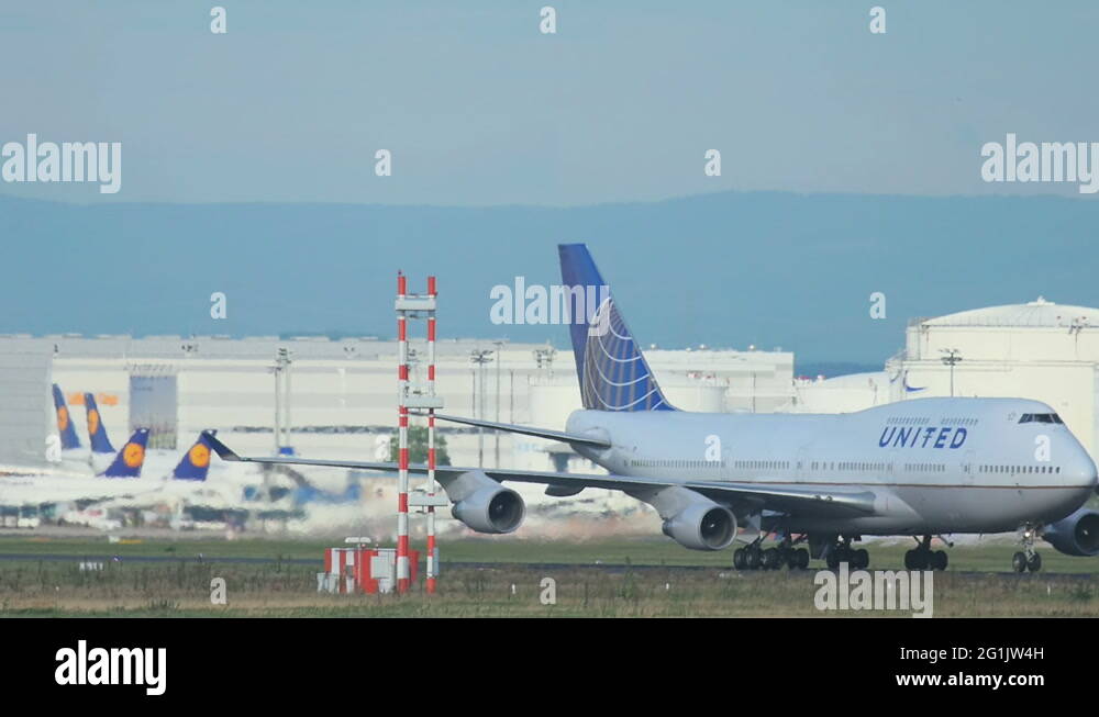 United airlines boeing 747 landing Stock Videos & Footage - HD and 4K ...