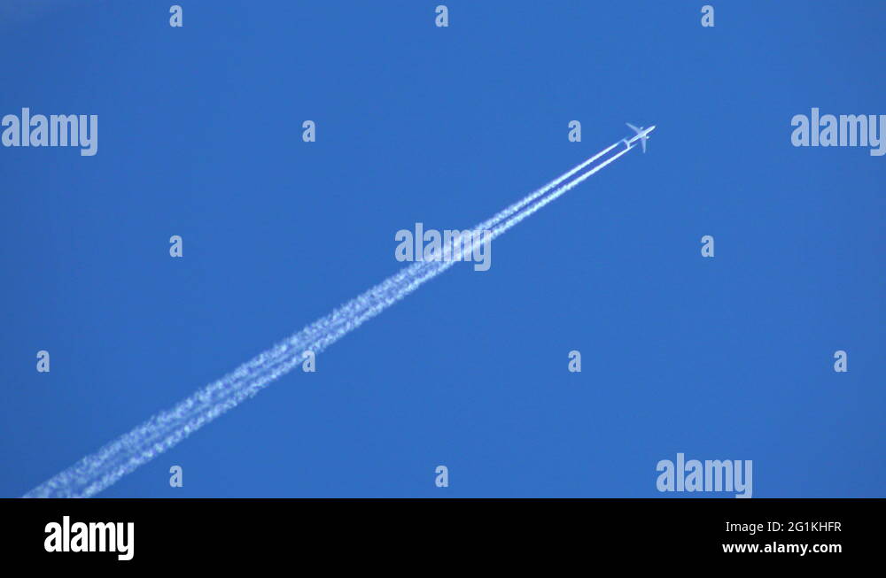 Plane trail in sky Stock Videos & Footage - HD and 4K Video Clips - Alamy