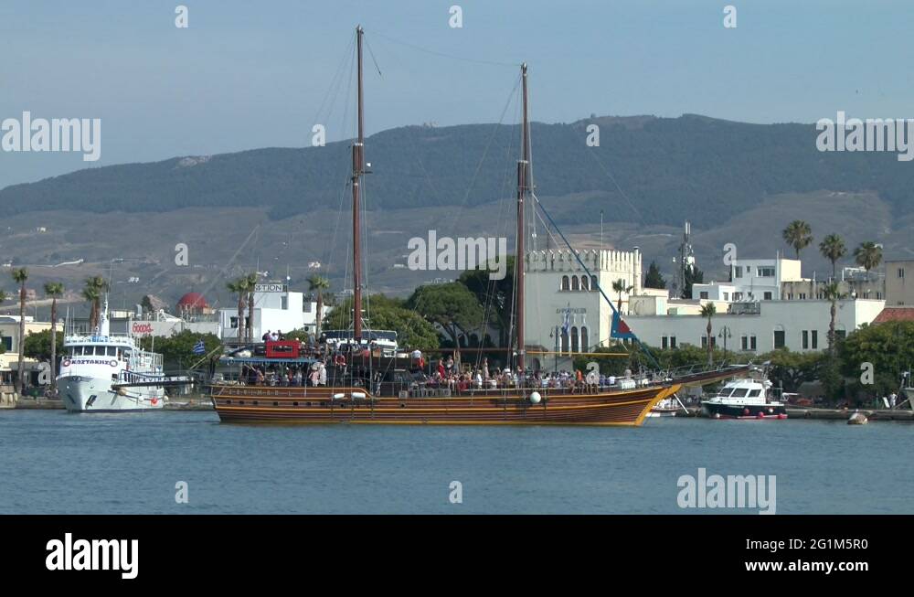 Berth ship Stock Videos & Footage - HD and 4K Video Clips - Alamy