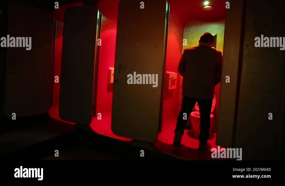 Toilette man Stock Videos & Footage - HD and 4K Video Clips - Alamy