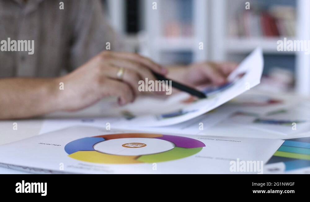 Balanced funds Stock Videos & Footage - HD and 4K Video Clips - Alamy