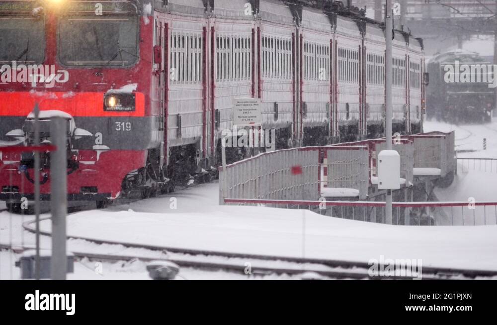 Train in frost Stock Videos & Footage - HD and 4K Video Clips - Alamy