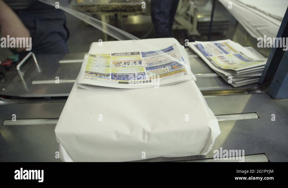 Packaging packer Stock Videos & Footage - HD and 4K Video Clips - Alamy