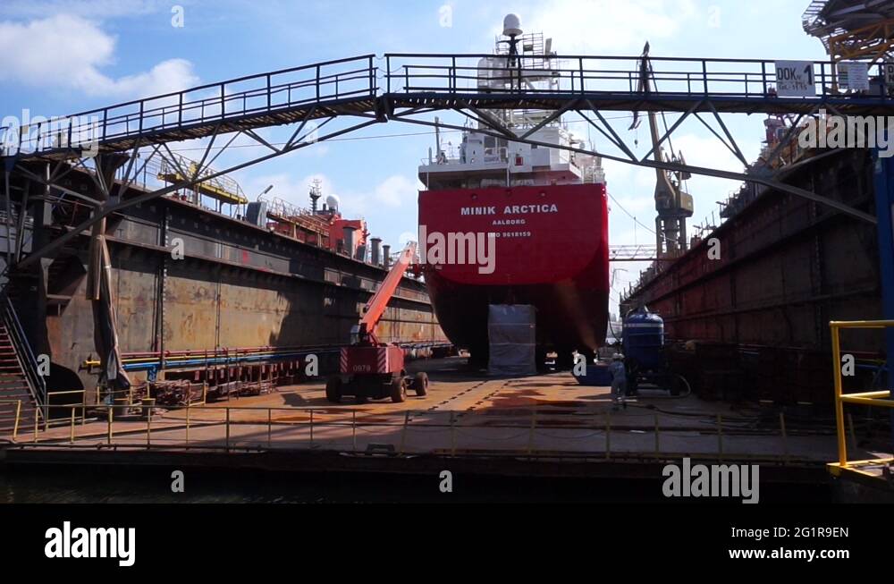 Barge dry dock Stock Videos & Footage - HD and 4K Video Clips - Alamy