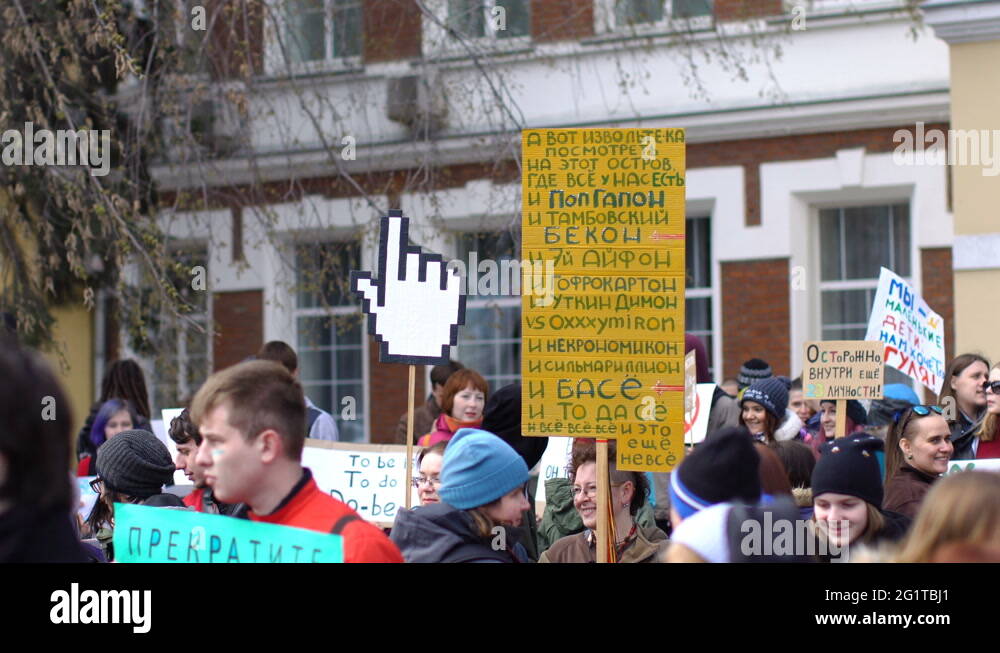Smiley face top Stock Videos & Footage - HD and 4K Video Clips - Alamy