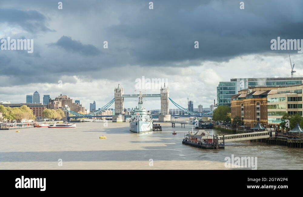 Warship tower bridge Stock Videos & Footage - HD and 4K Video Clips - Alamy