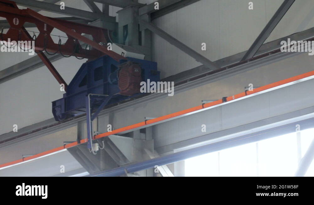 Overhead beam Stock Videos & Footage - HD and 4K Video Clips - Alamy