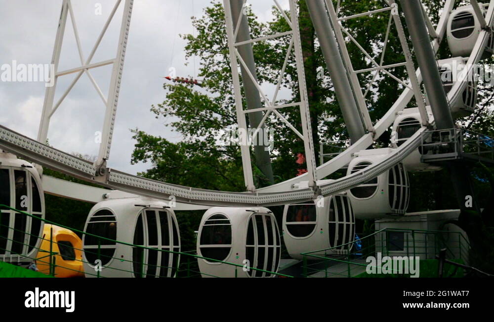 Vertical revolving wheel Stock Videos & Footage - HD and 4K Video Clips ...