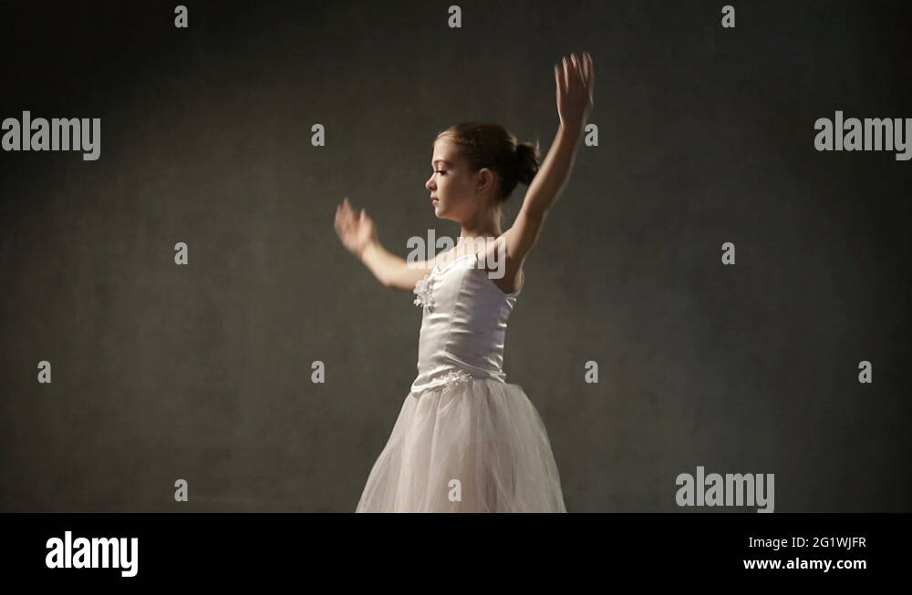 Kid ballet dancer Stock Videos & Footage - HD and 4K Video Clips - Alamy