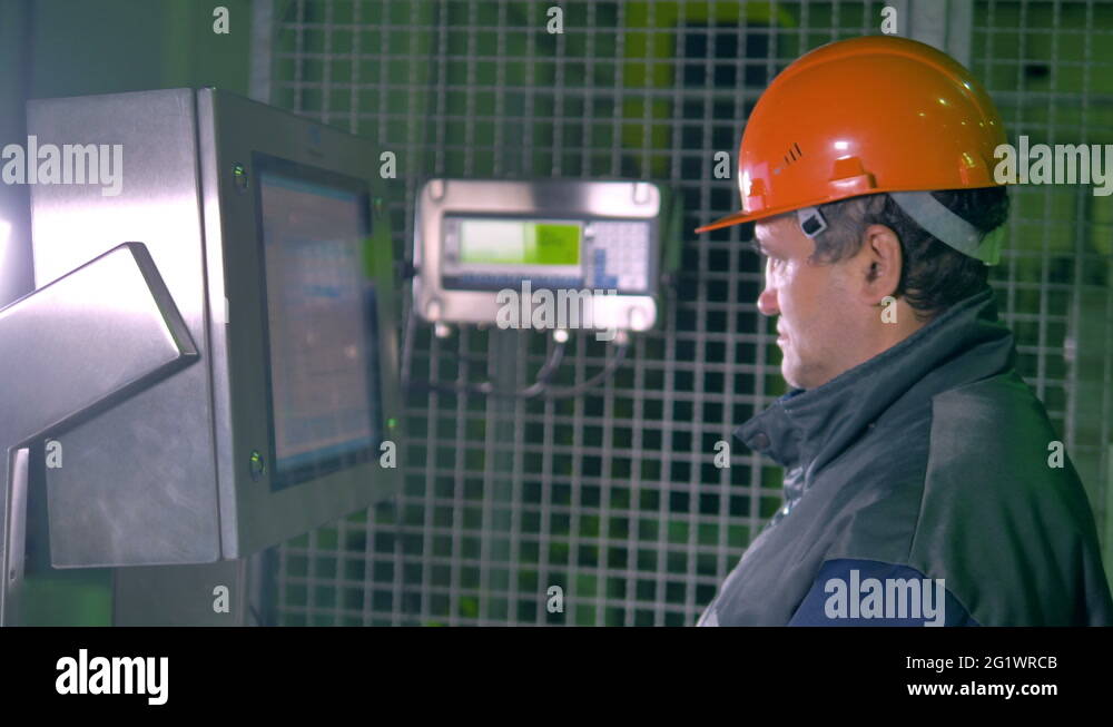 Engineer operating control panel at a industrial factory. 4K Stock ...