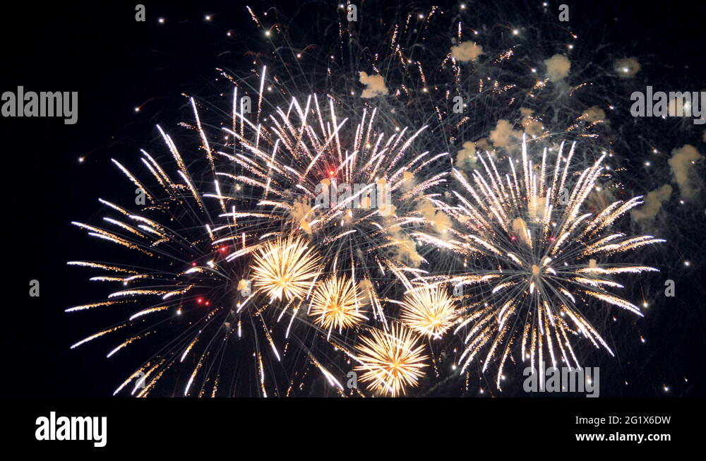 Sky cracker Stock Videos & Footage - HD and 4K Video Clips - Alamy