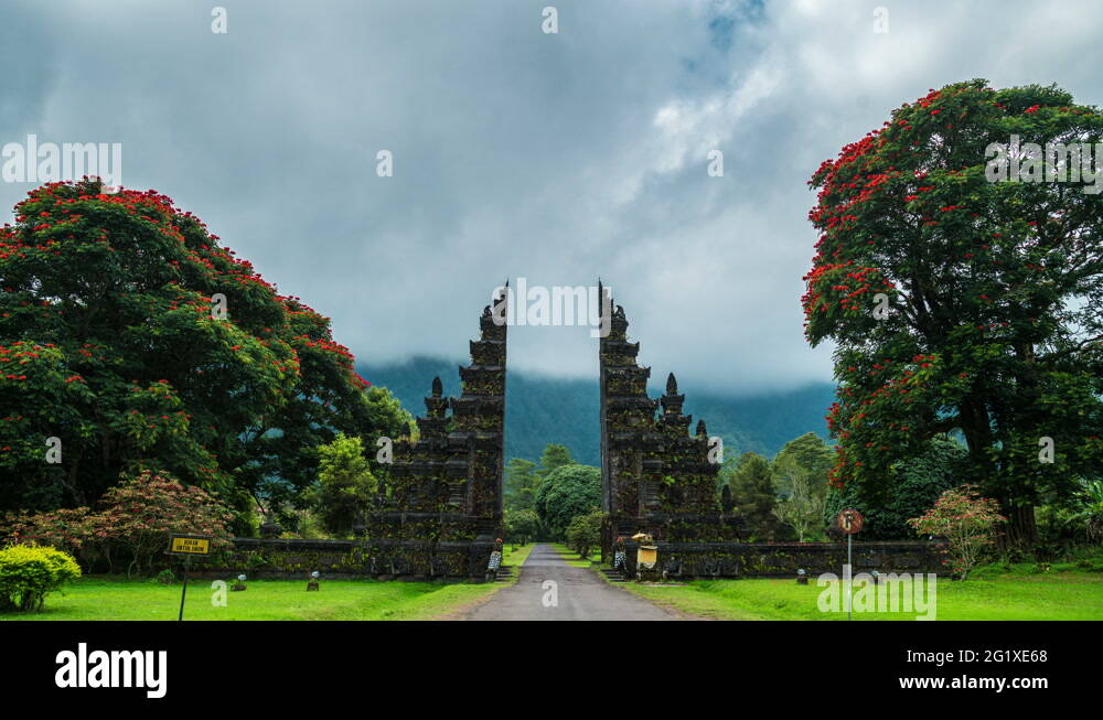 Bali candi bentar Stock Videos & Footage - HD and 4K Video Clips - Alamy