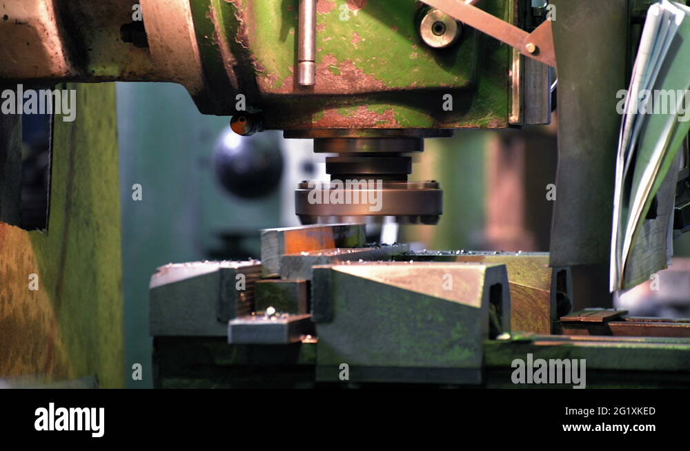 Vertical knee-type milling machine processes the metal workpiece Stock ...