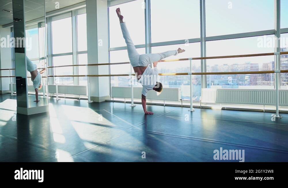 Arm spread Stock Videos & Footage - HD and 4K Video Clips - Alamy