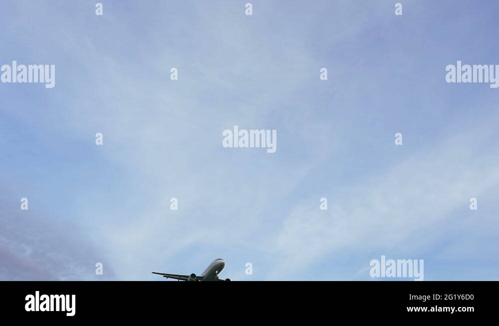 Airbus A320 flying overhead Stock Video Footage - Alamy