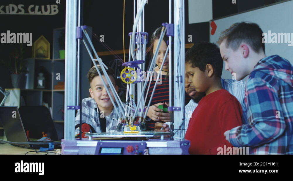 Teacher with kids exploring 3d printing Stock Video Footage - Alamy