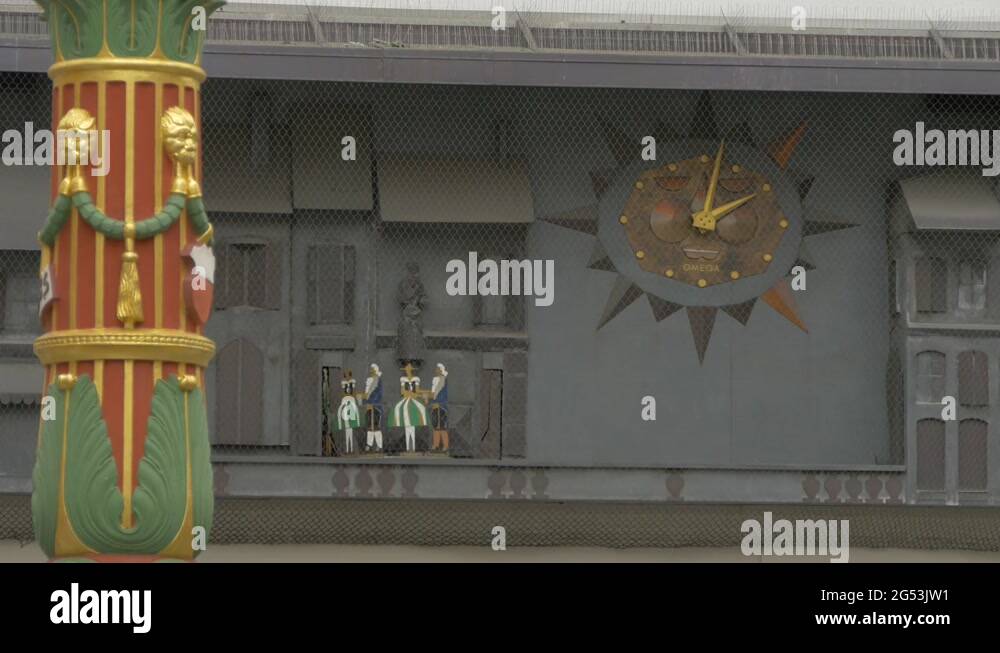 Figures clock Stock Videos & Footage - HD and 4K Video Clips - Alamy