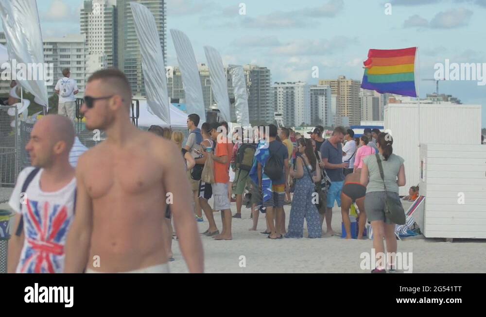 Beach crowded miami Stock Videos & Footage - HD and 4K Video Clips - Alamy