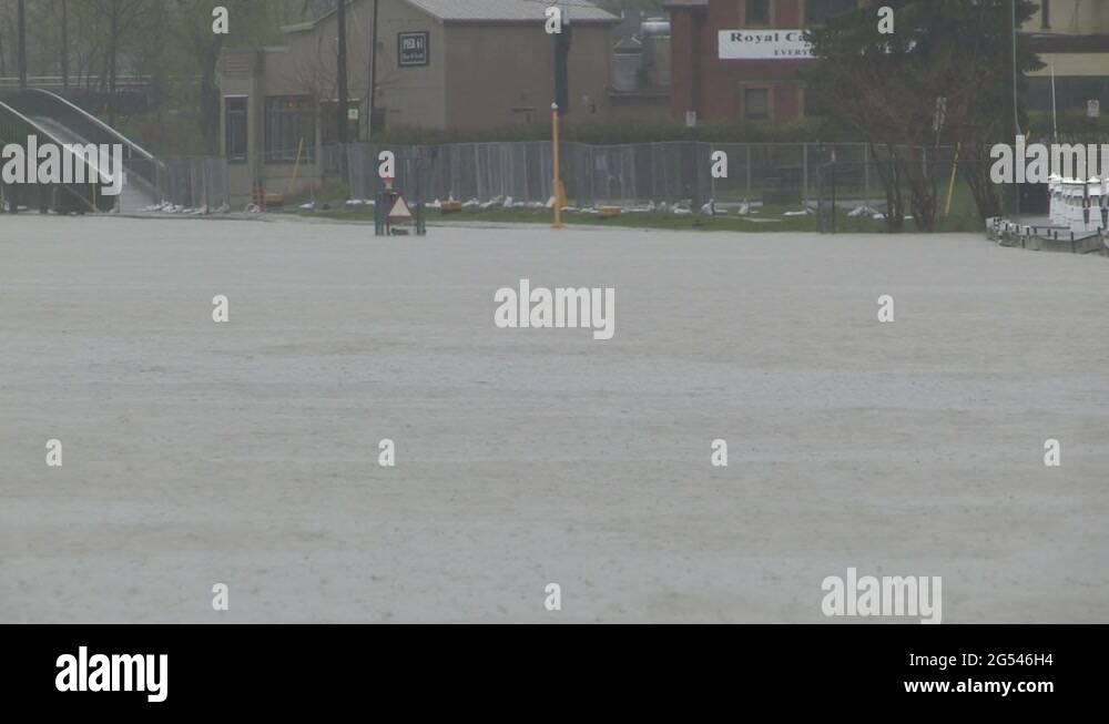 Dangerous rising water and flooding as lakes oceans and sea levels rise ...