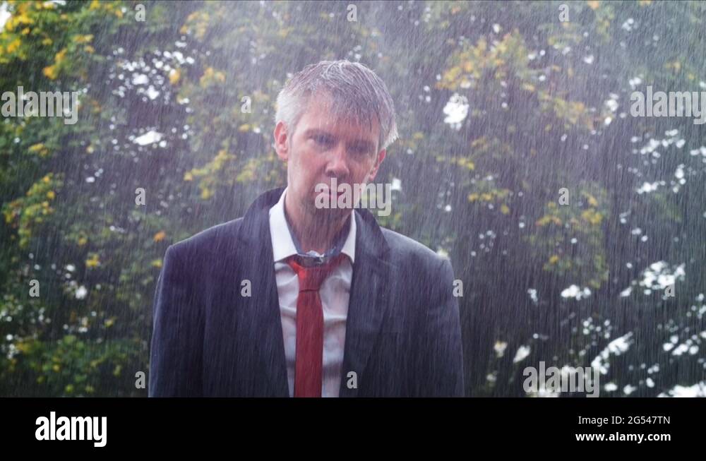 People caught out in the rain Stock Videos & Footage - HD and 4K Video ...