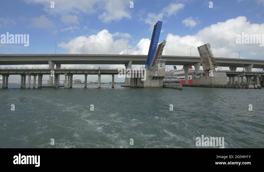 Bascule bridge Stock Videos & Footage - HD and 4K Video Clips - Alamy