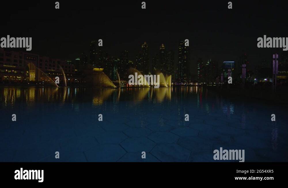 Night water show in Burj Khalifa Lake, Dubai Stock Video Footage - Alamy