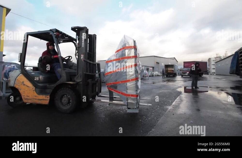 Loading loader Stock Videos & Footage - HD and 4K Video Clips - Alamy