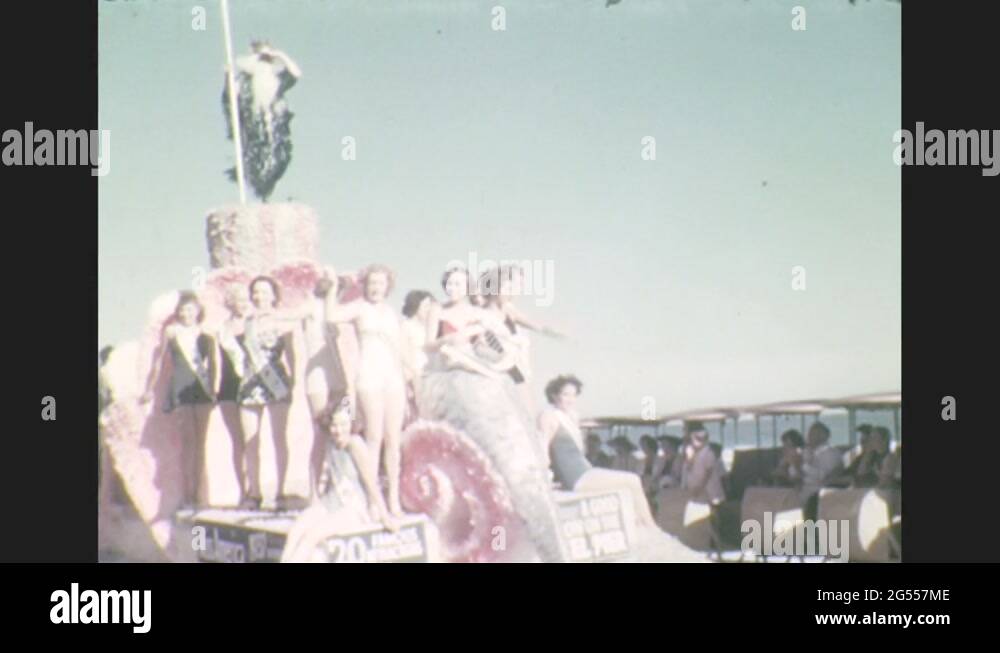 Float parade long Stock Videos & Footage - HD and 4K Video Clips - Alamy