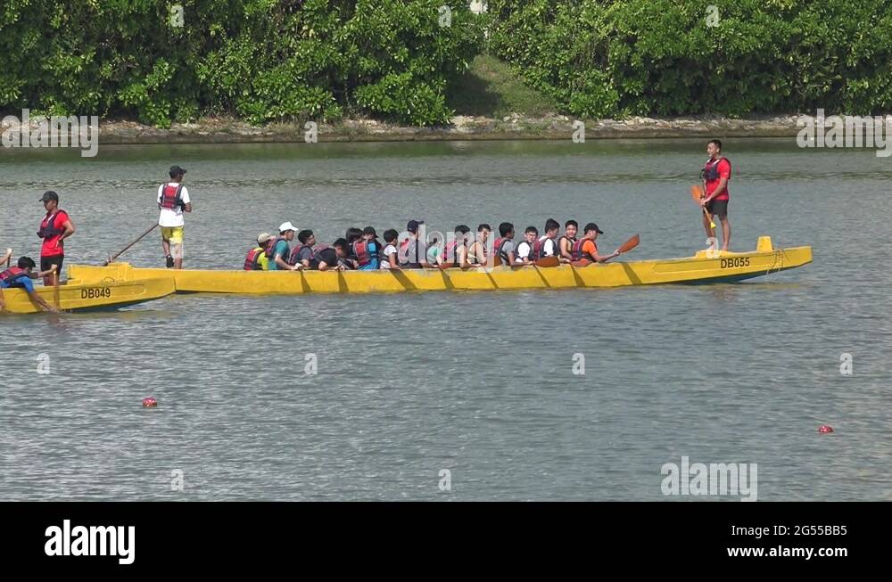 Boat rowing practice before competition in Singapore Marina Bay Stock ...
